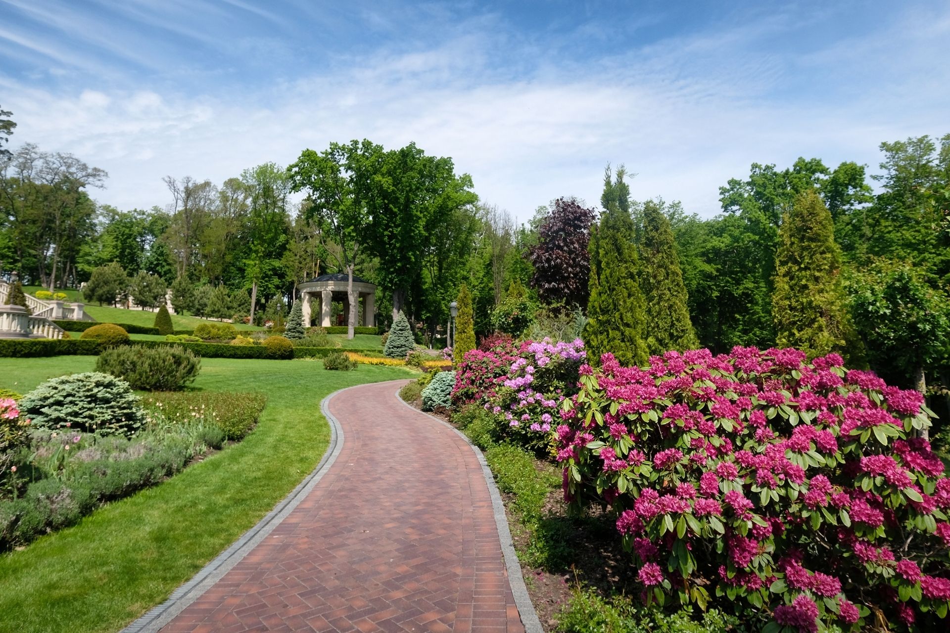 Creative Walkway Ideas to Transform Your Southern NJ Landscape - Eaise Design & Landscaping, Inc.